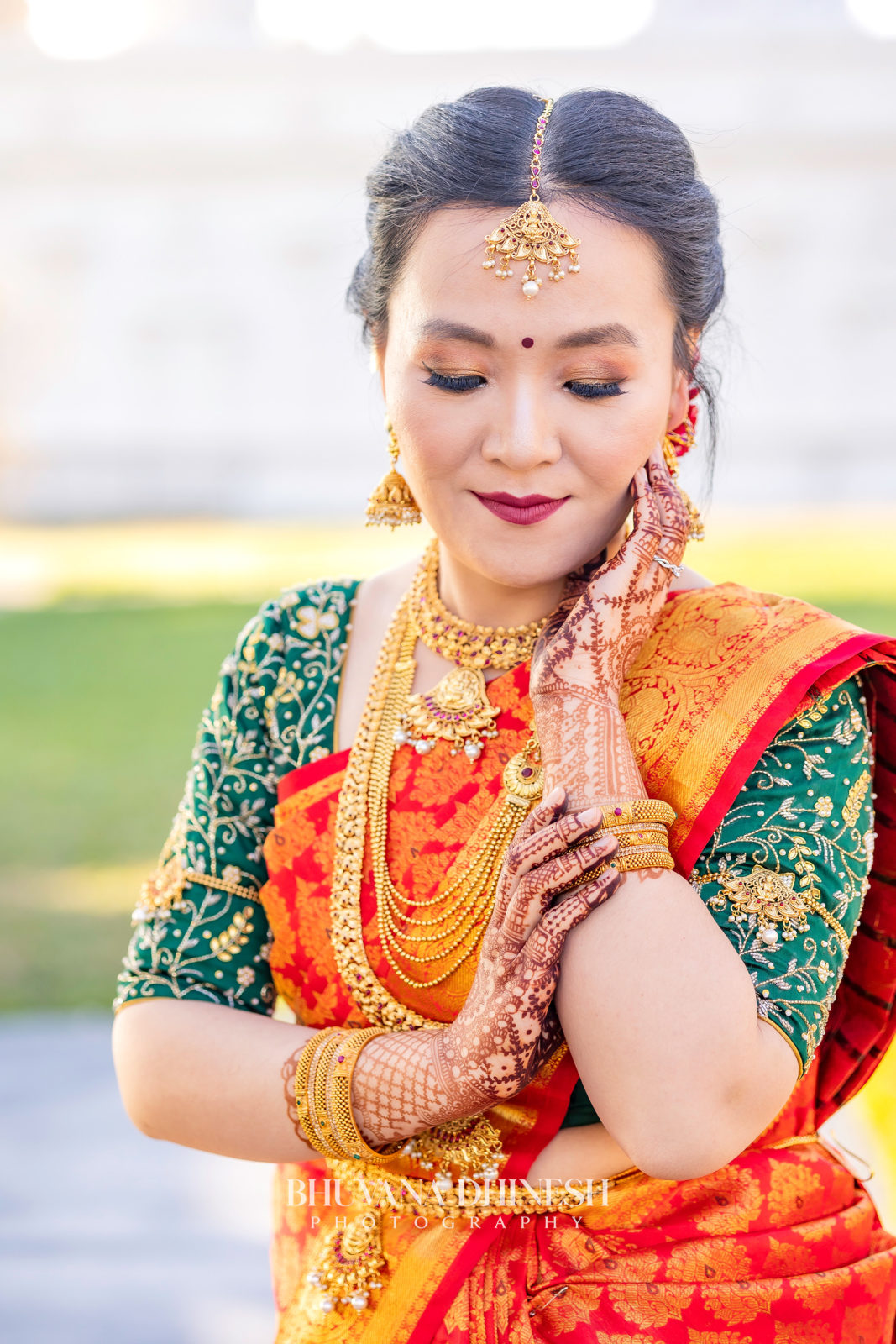 Henna Posing Ideas by Top Indian Wedding Photographer